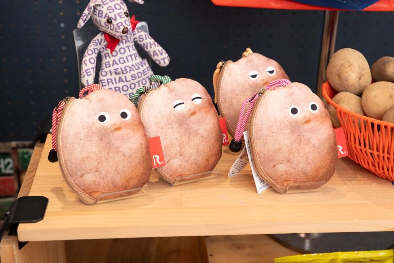 カルビー×ROOTOTE スナックトート＆ポーチ。カルビー公式note「THE CALBEE」で、その誕生秘話を公開！ | ROOTOTE(ルートート)