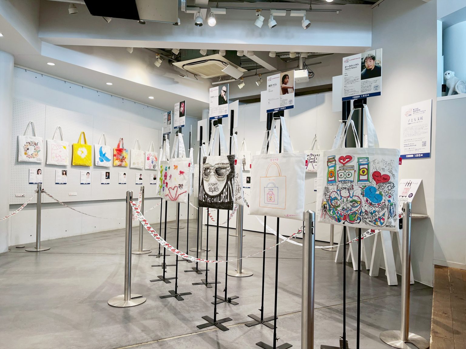 各界の著名人35組が参加する「第19回 ROOTOTEチャリティーイベント」。子どもたちの支援のために、12月15日まで展覧会＆オークション開催中 | ROOTOTE(ルートート)